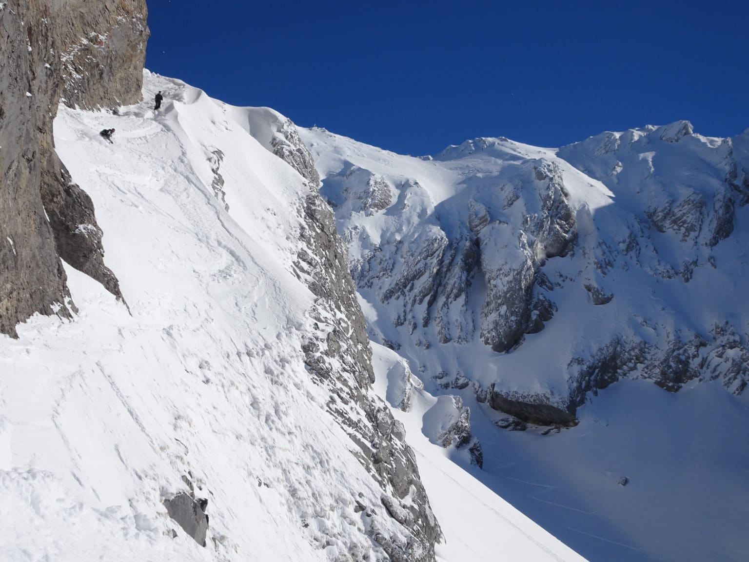 Pentes raides : ski de grande classe! - HELYUM